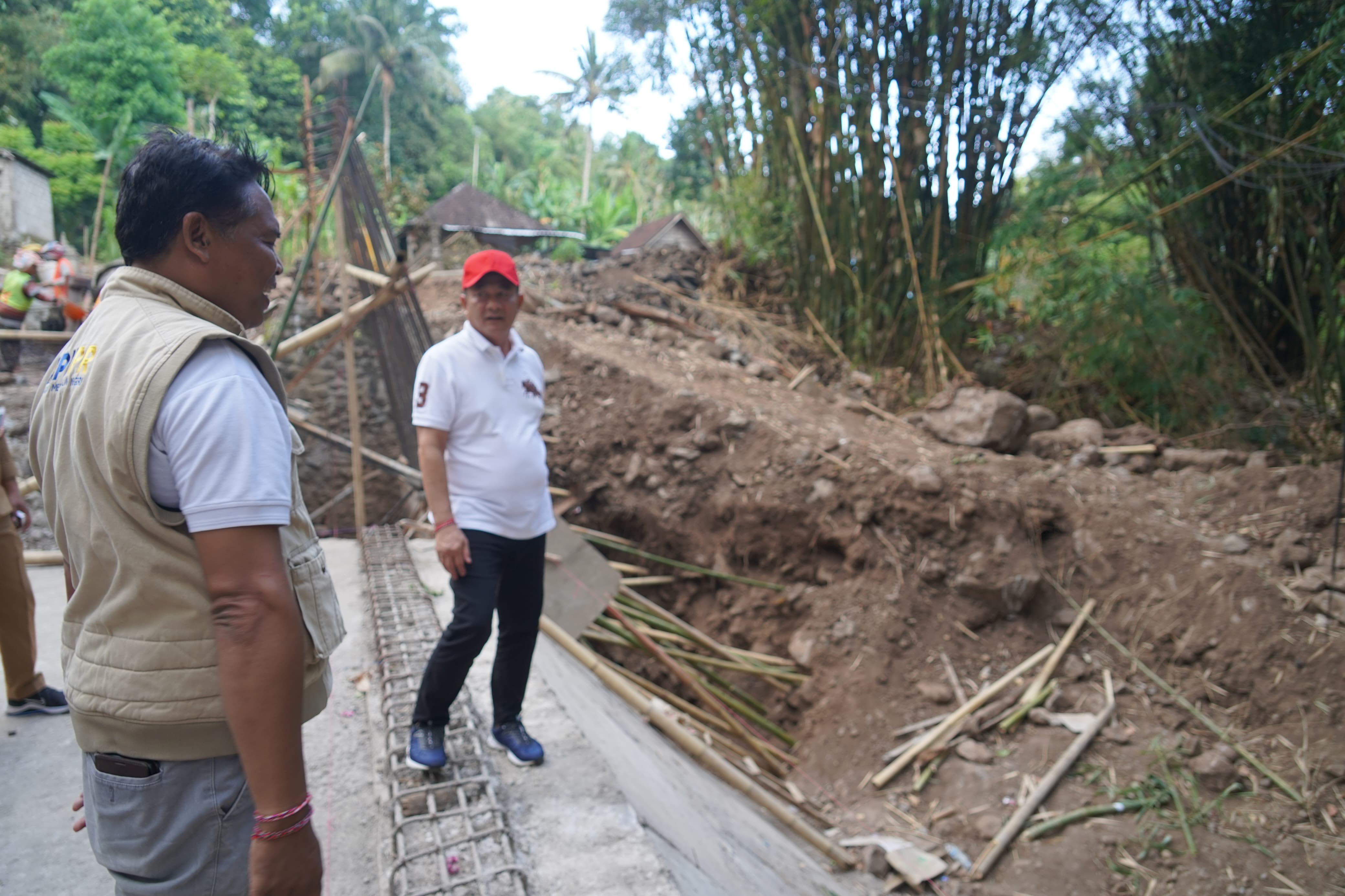 Bupati Gede Dana Tinjau Progres Pembangunan Jembatan Tukad Banges, Proyek Vital yang Dinanti ...
